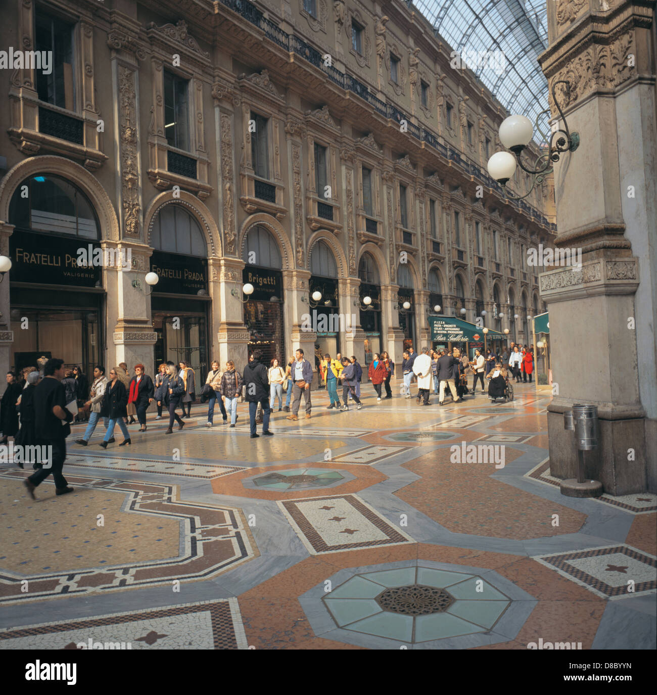 People in shopping mall, Galleria Vittorio Emanuele Ii, Milan, Lombardy ...