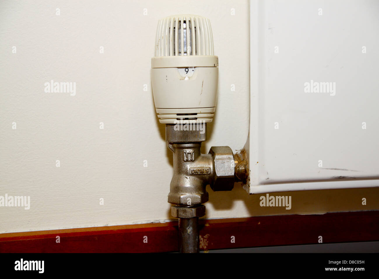 Thermostatic central heating radiator valve top Stock Photo - Alamy