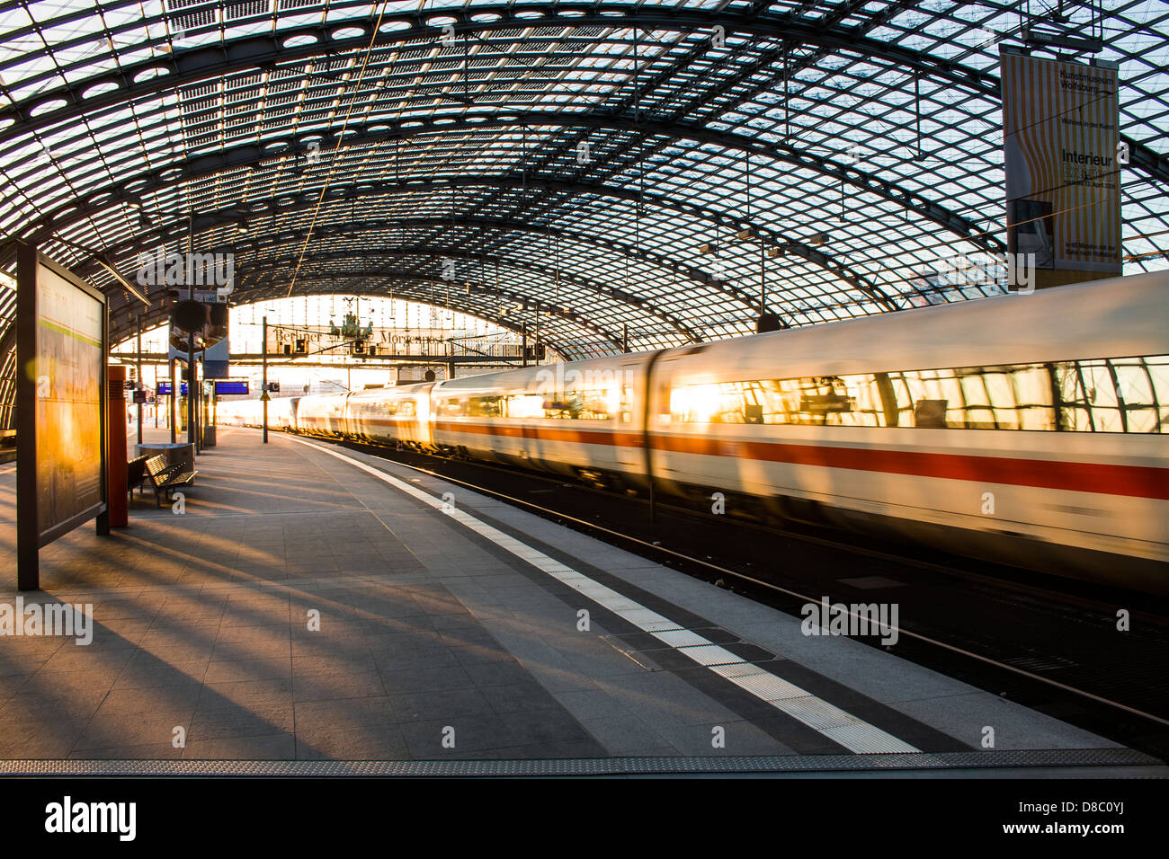 Berlin Central Train Station (Berlin Hauptbahnhof Stock Photo - Alamy