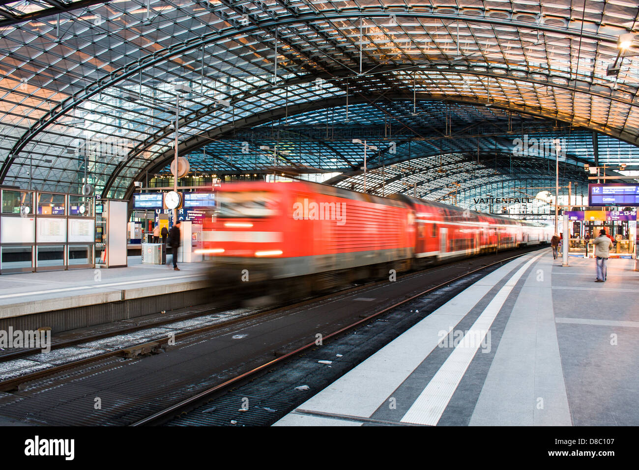 Berlin Central Train Station (Berlin Hauptbahnhof Stock Photo - Alamy