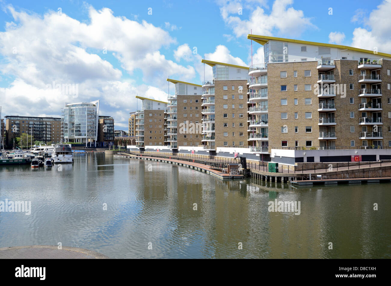 Limehouse Basin and Marina in the London Docklands Stock Photo - Alamy
