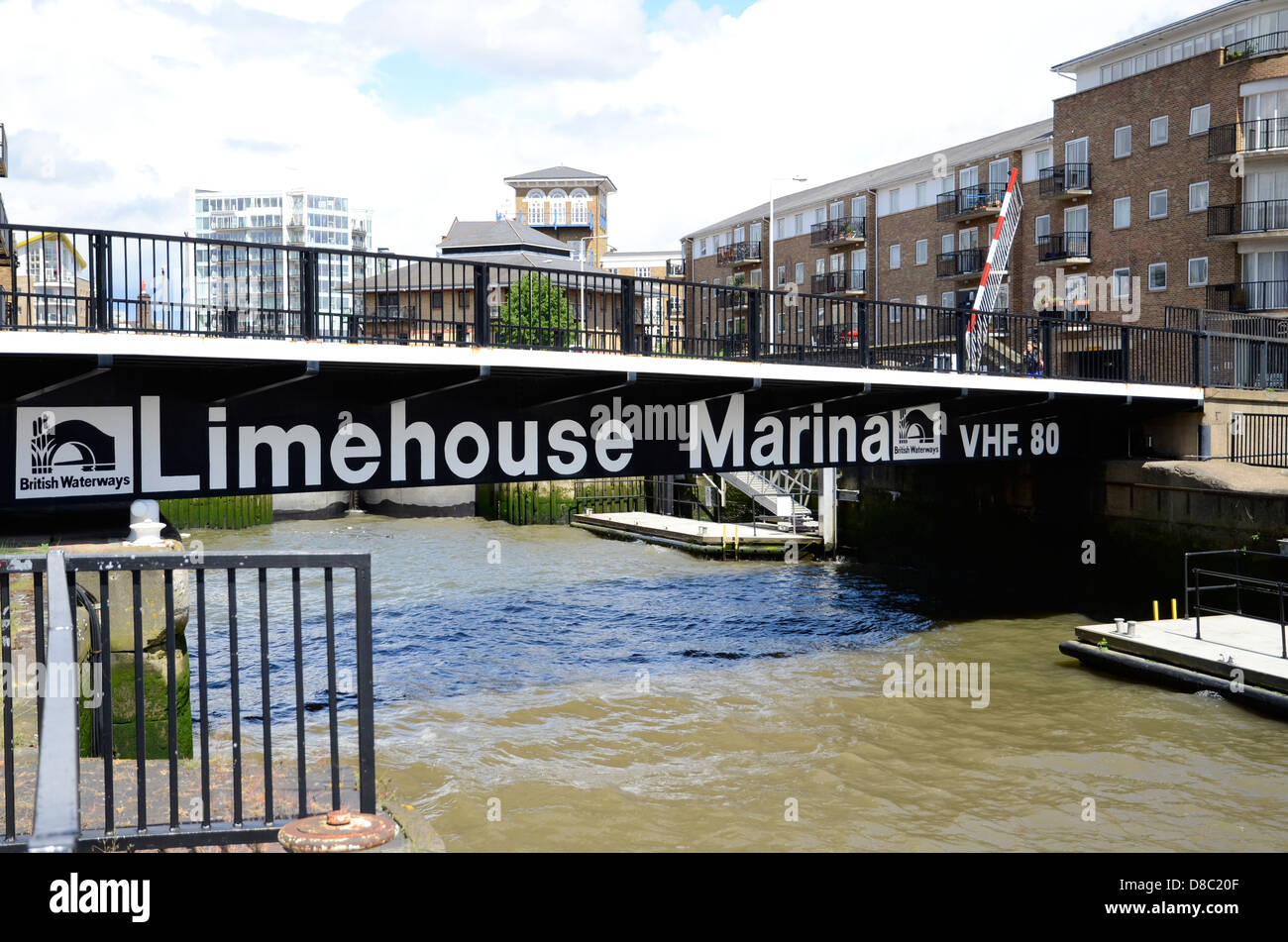 Limehouse Basin and Marina in the London Docklands Stock Photo - Alamy