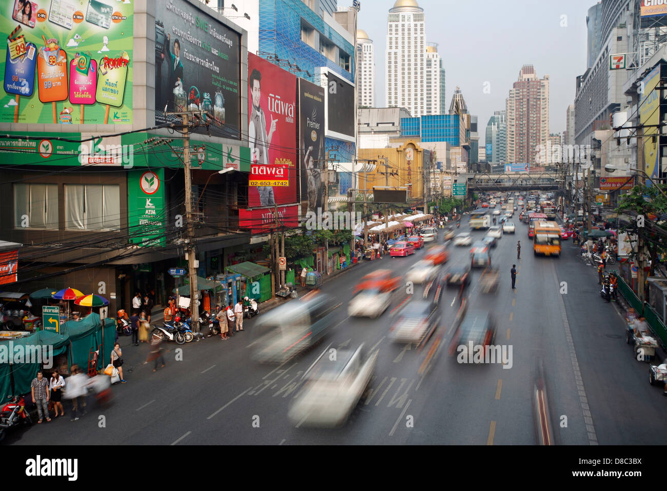 Thanon Phetchaburi road, Bangkok, Thailand Stock Photo - Alamy