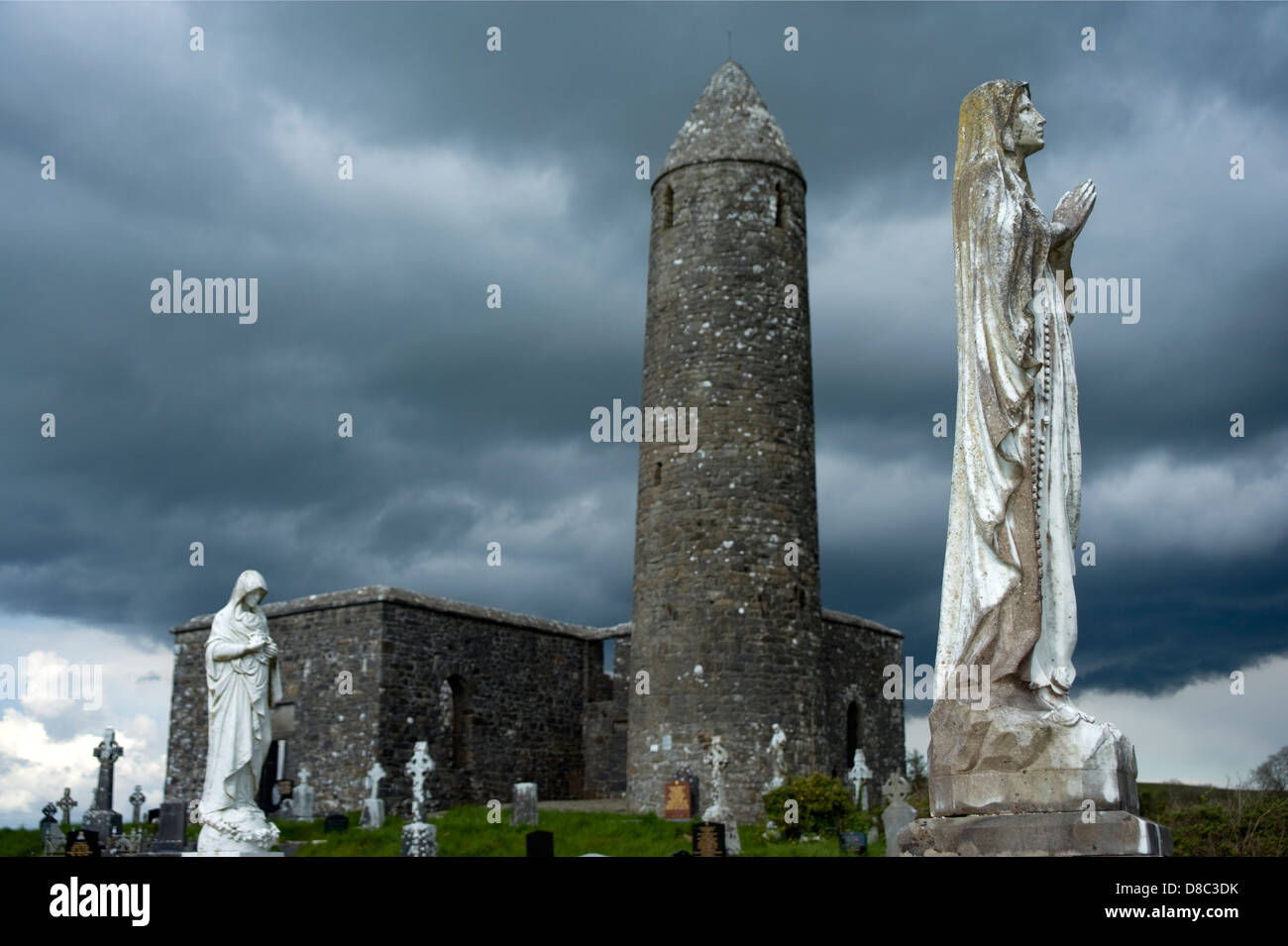 Irish round towers hi-res stock photography and images - Alamy