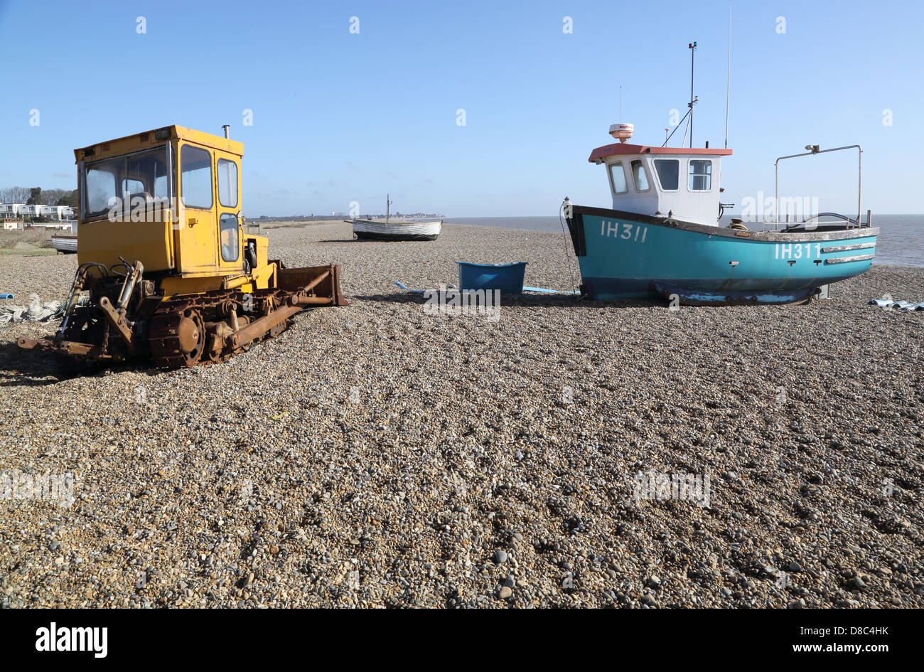 Fishing boat sand tractor aldeburgh hi-res stock photography and images ...