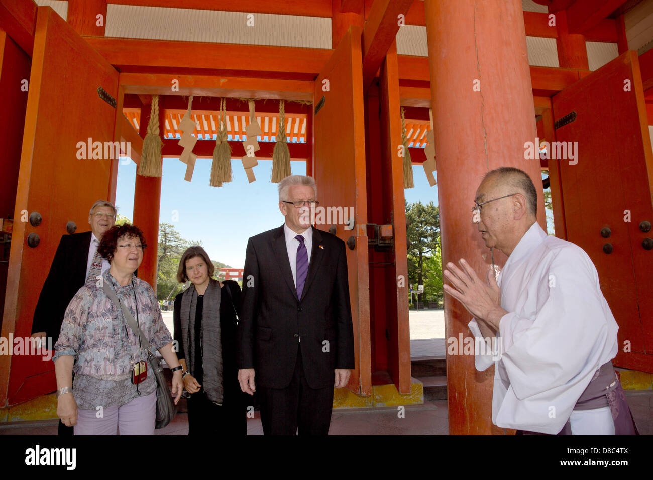 Consul General Alexander Olbrich (L-R), Gerlinde Kretschmann ...