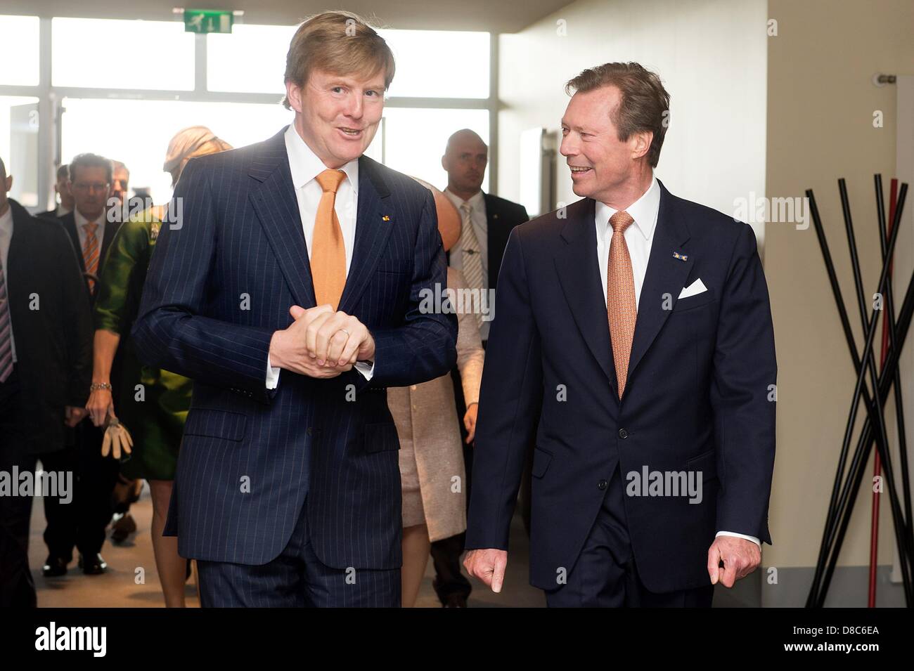 Grand Duke Henri (R) of Luxembourg welcomes King Willem-Alexander of ...