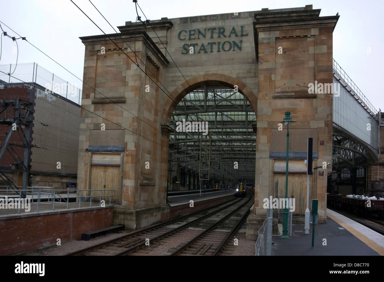 Glasgow central station arch hi-res stock photography and images - Alamy