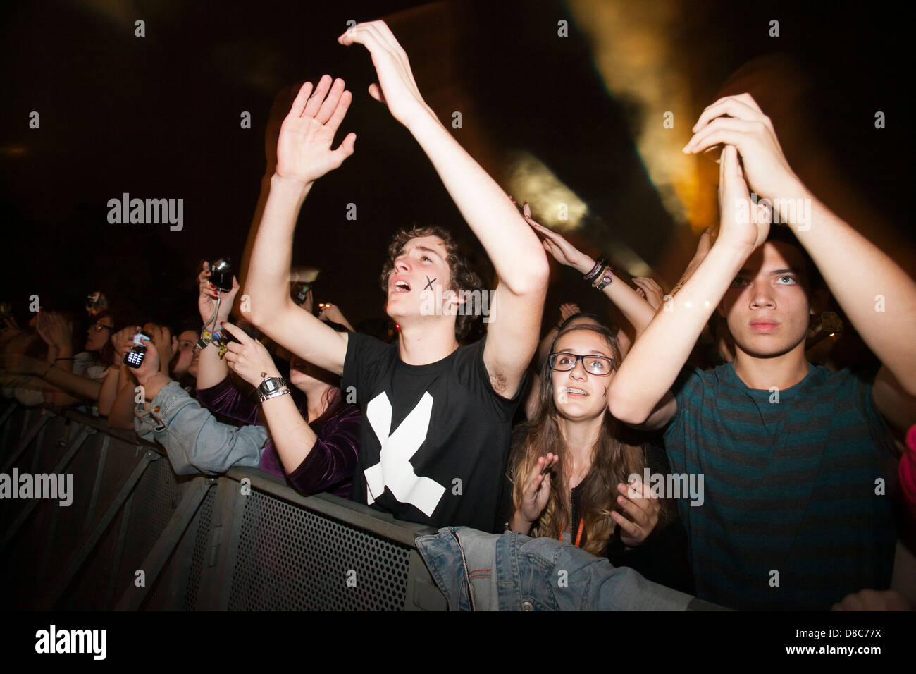Applause crowd hi-res stock photography and images - Alamy