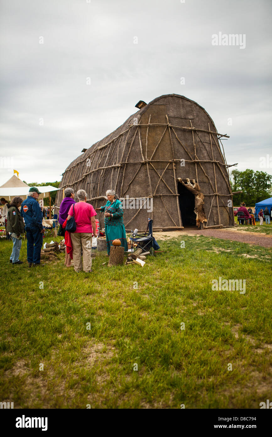 Native american communities hi-res stock photography and images - Alamy