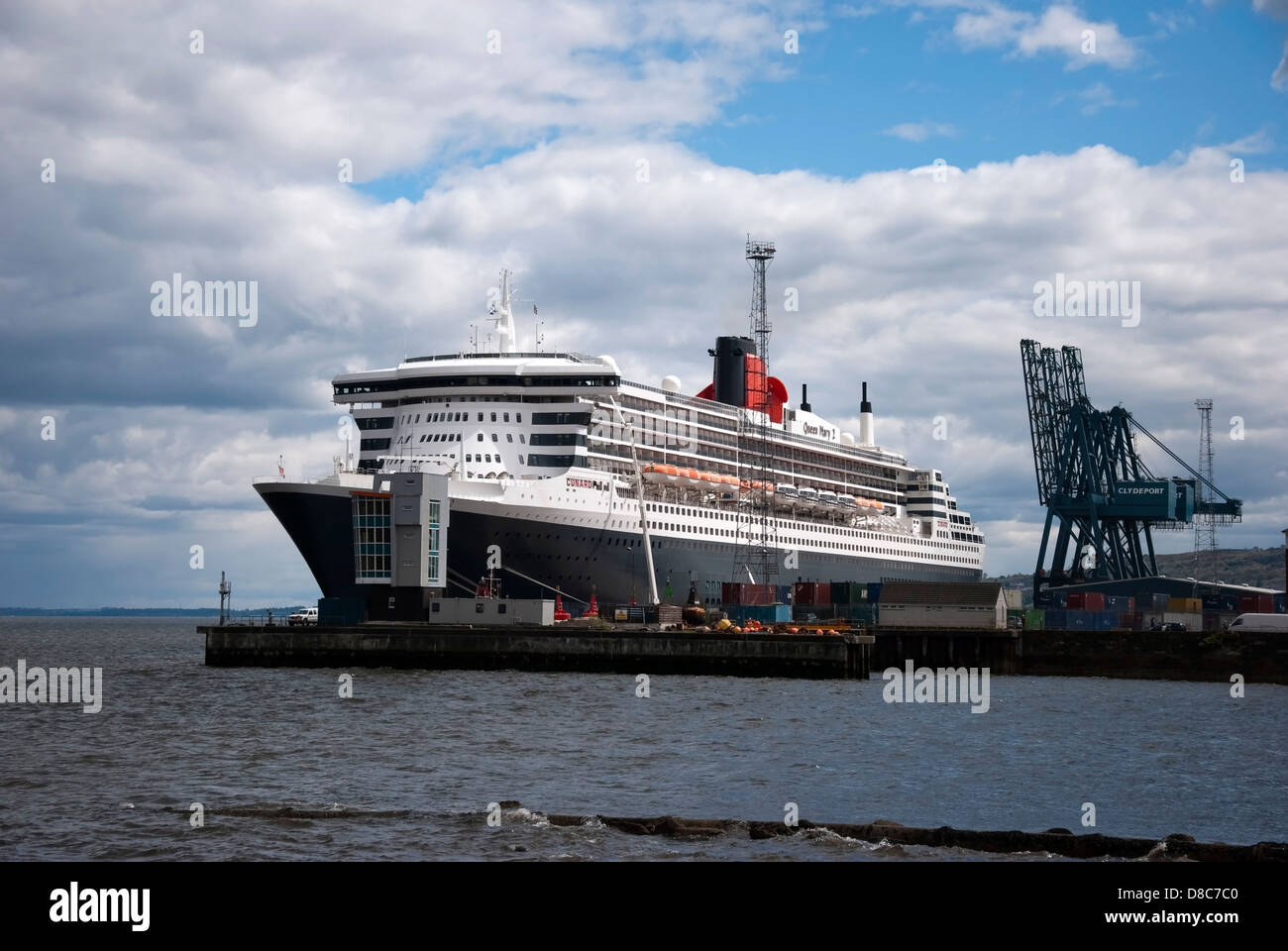 Cunard Line's Queen Mary 2 Transatlantic Ocean Liner Stock Photo - Alamy