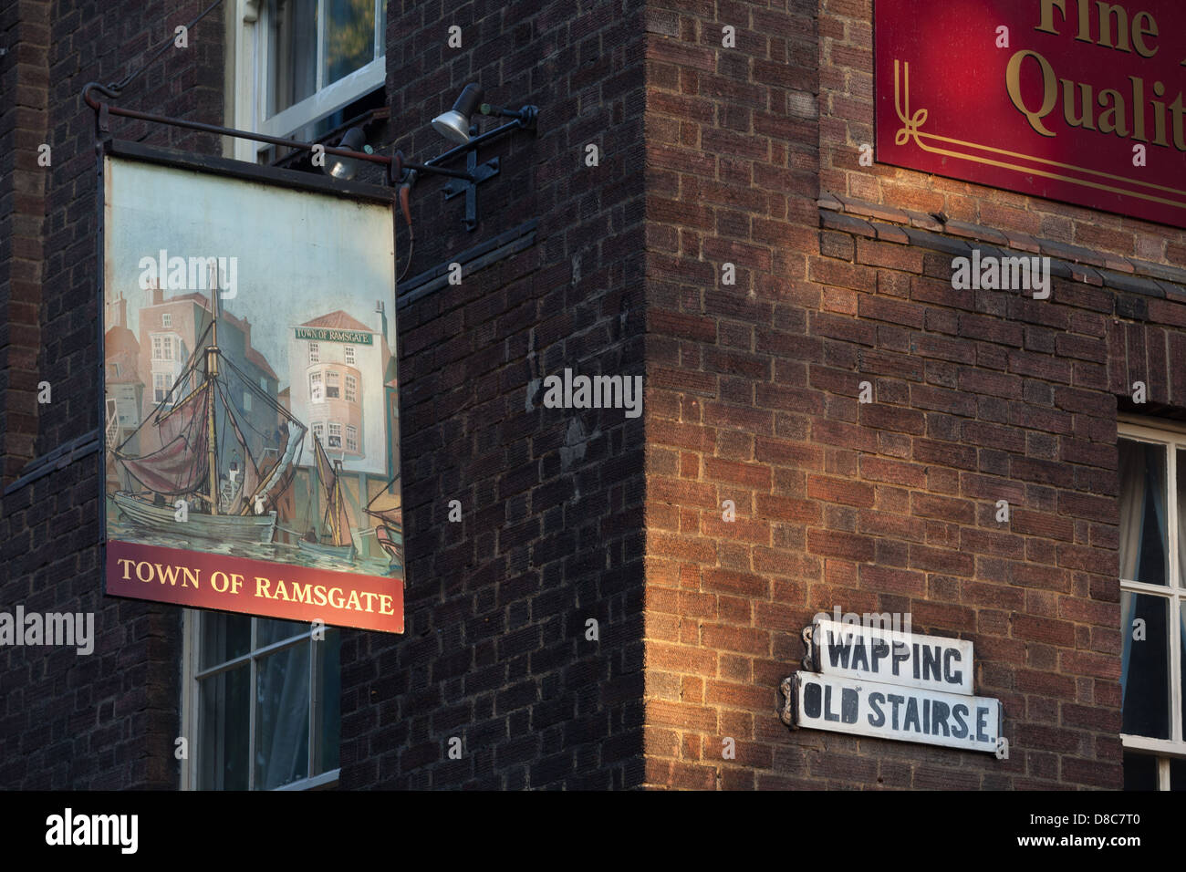 Wapping high street hi-res stock photography and images - Alamy