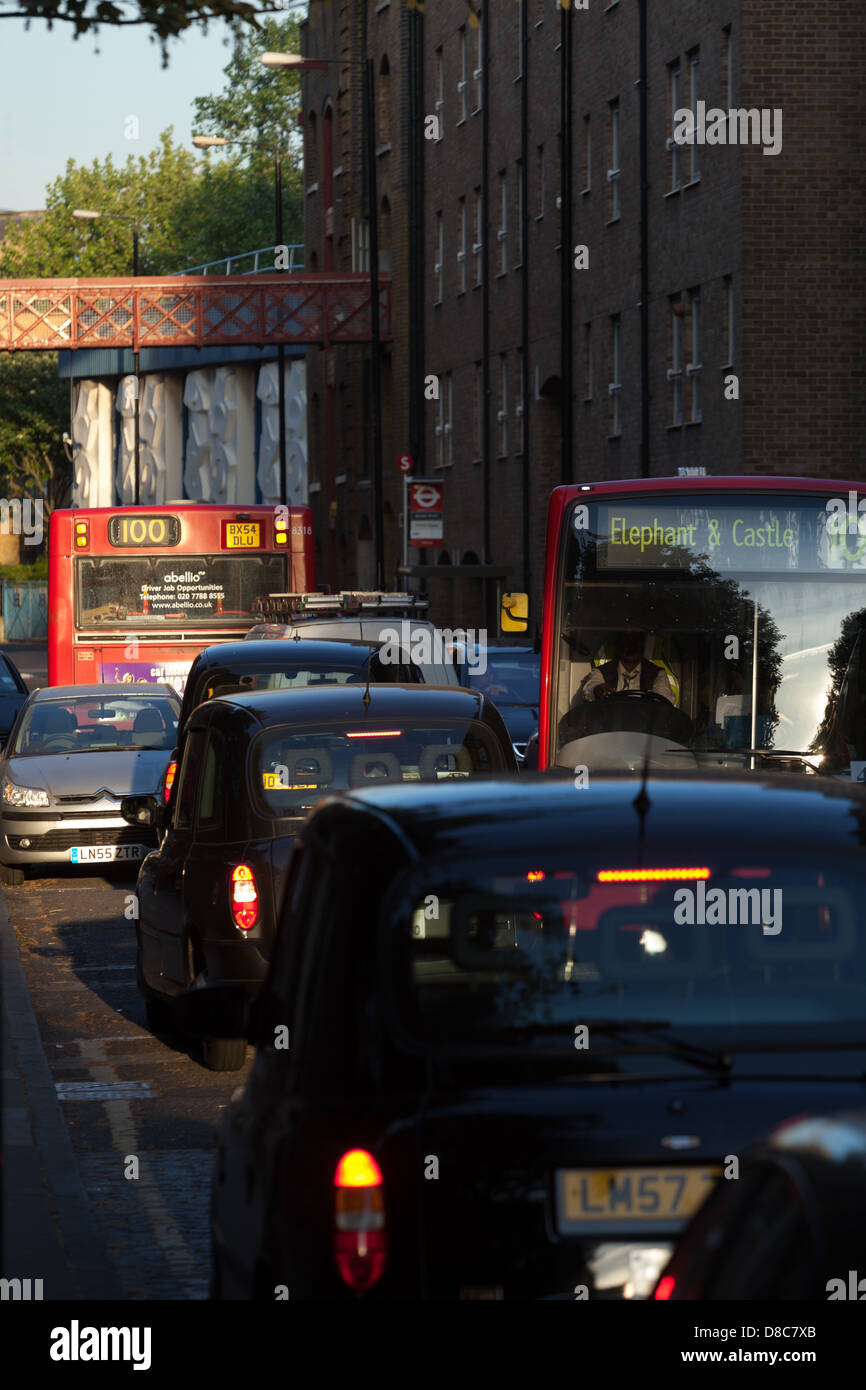 Traffic congestion in Wapping High Street, London Stock Photo - Alamy