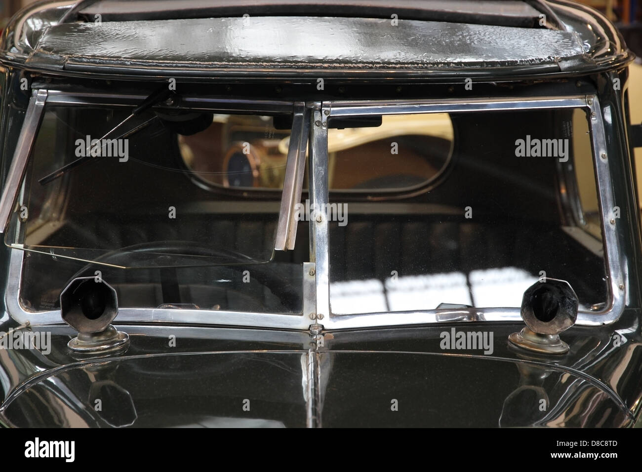 Vintage old car horn hi-res stock photography and images - Alamy