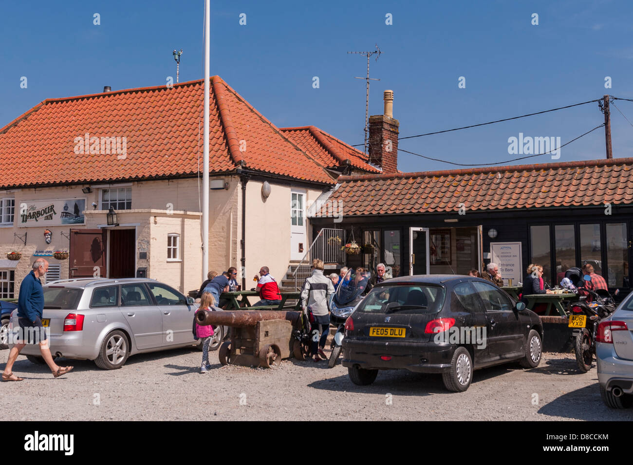 The harbour inn pub southwold harbour hi-res stock photography and ...