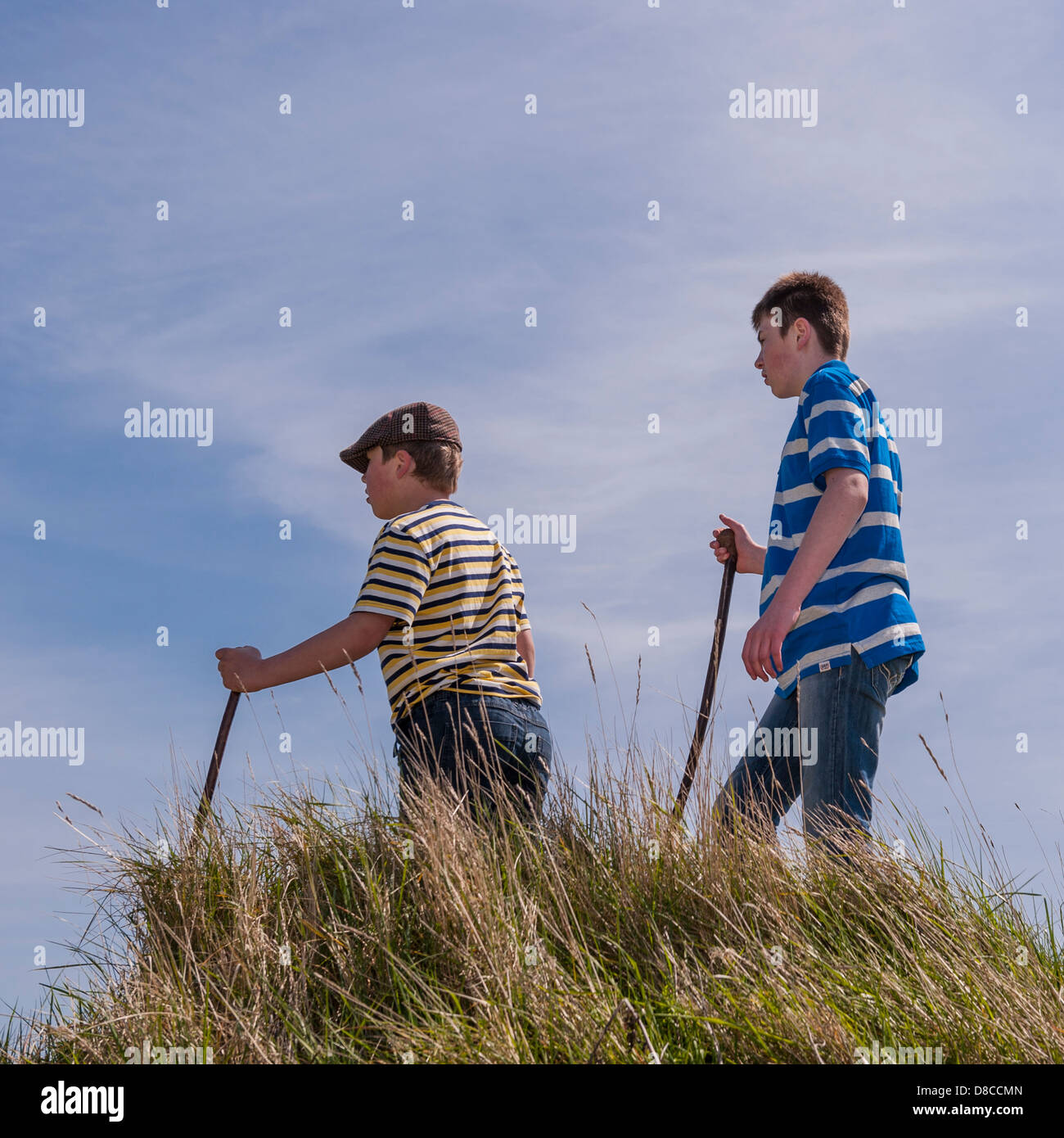 Two boys brothers hi-res stock photography and images - Alamy