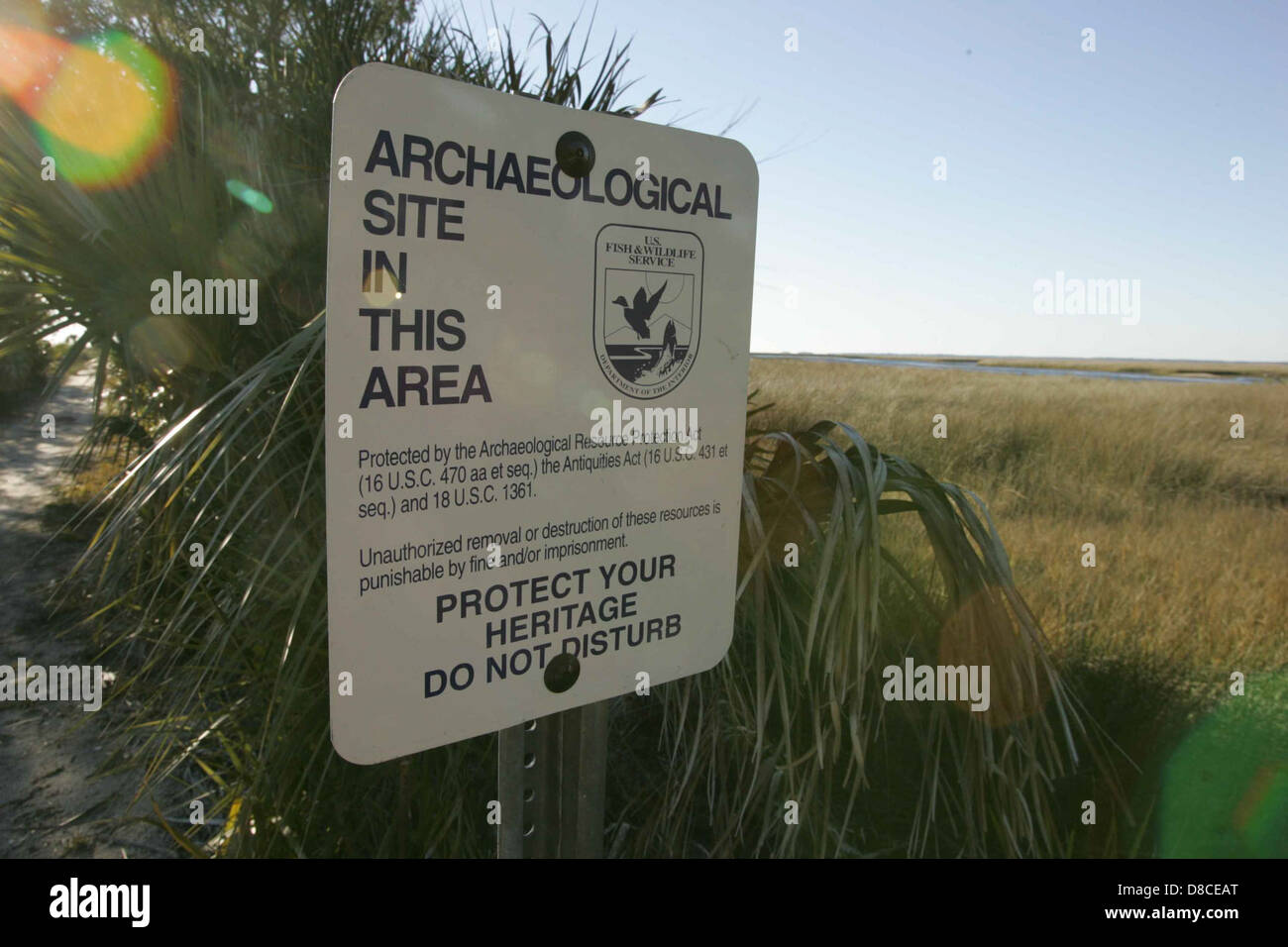 A sign indicating an archeological site in the area. The sign serves to ...