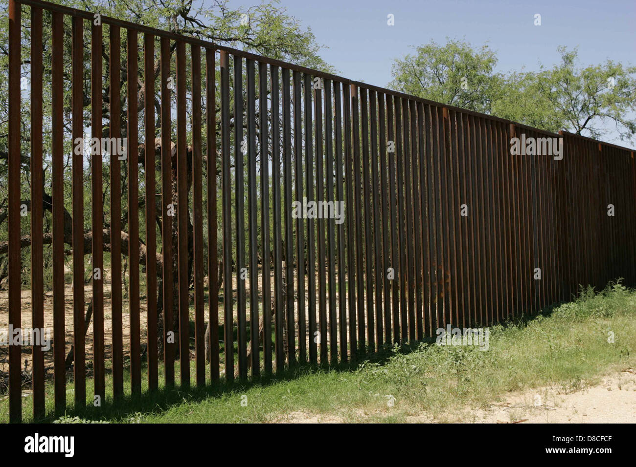 Tall fencing hi-res stock photography and images - Alamy