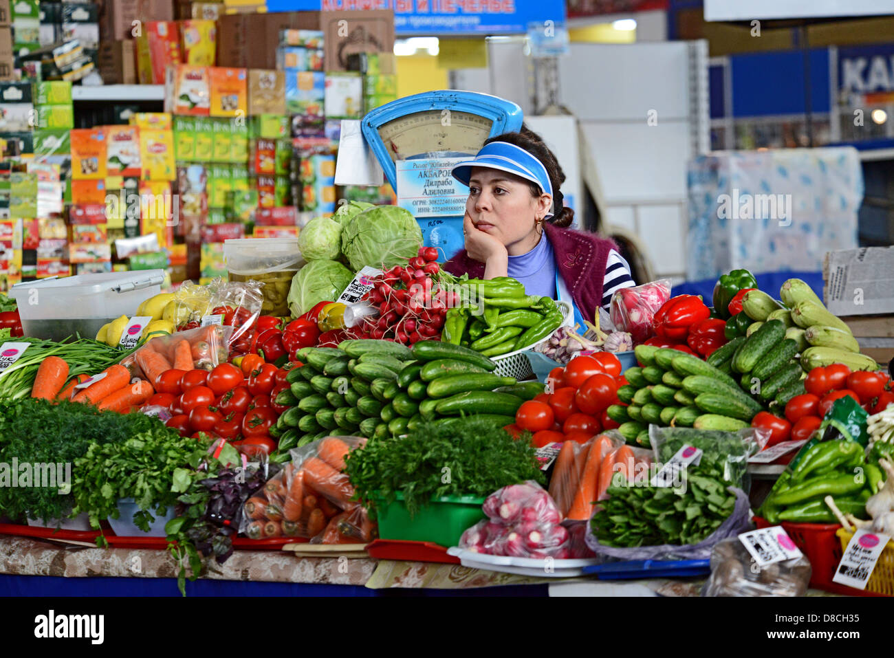 Vegetables seller. Noviy Rynok (New Market) in Barnaul. Fruit trading ...