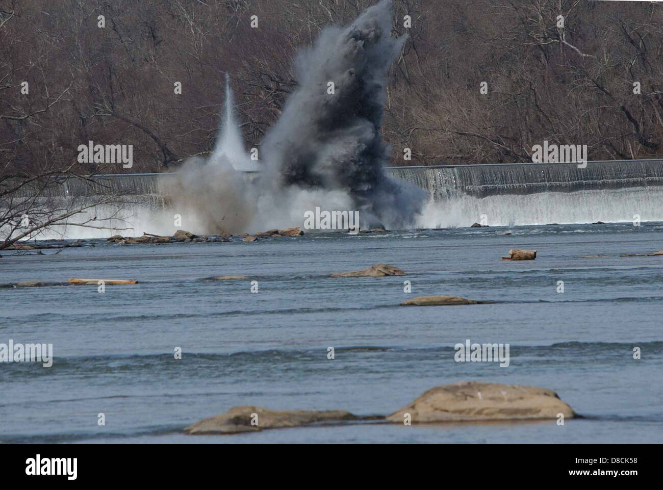Unsafe dam hi-res stock photography and images - Alamy