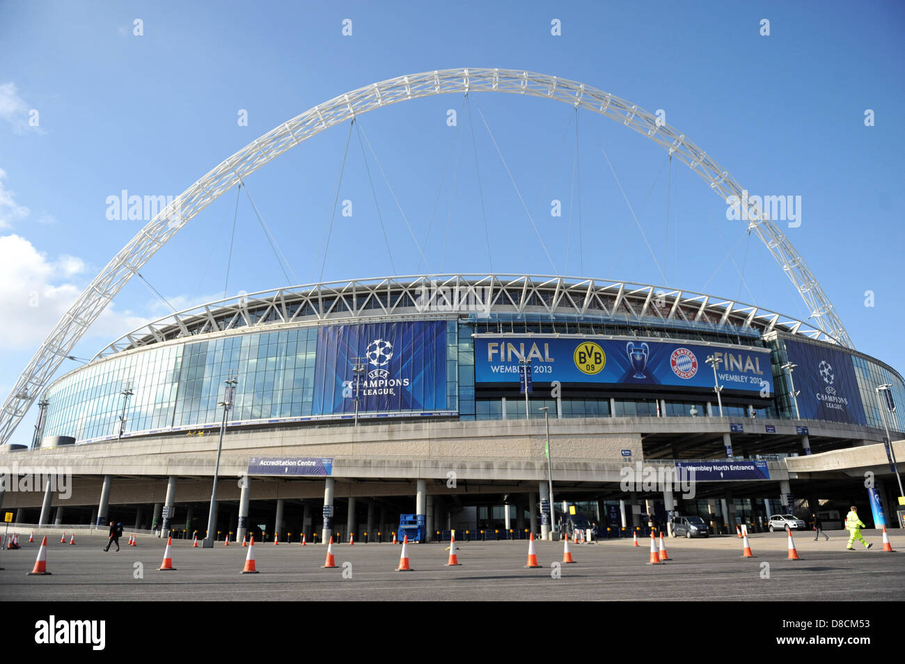 Wembley stadium view hi-res stock photography and images - Alamy