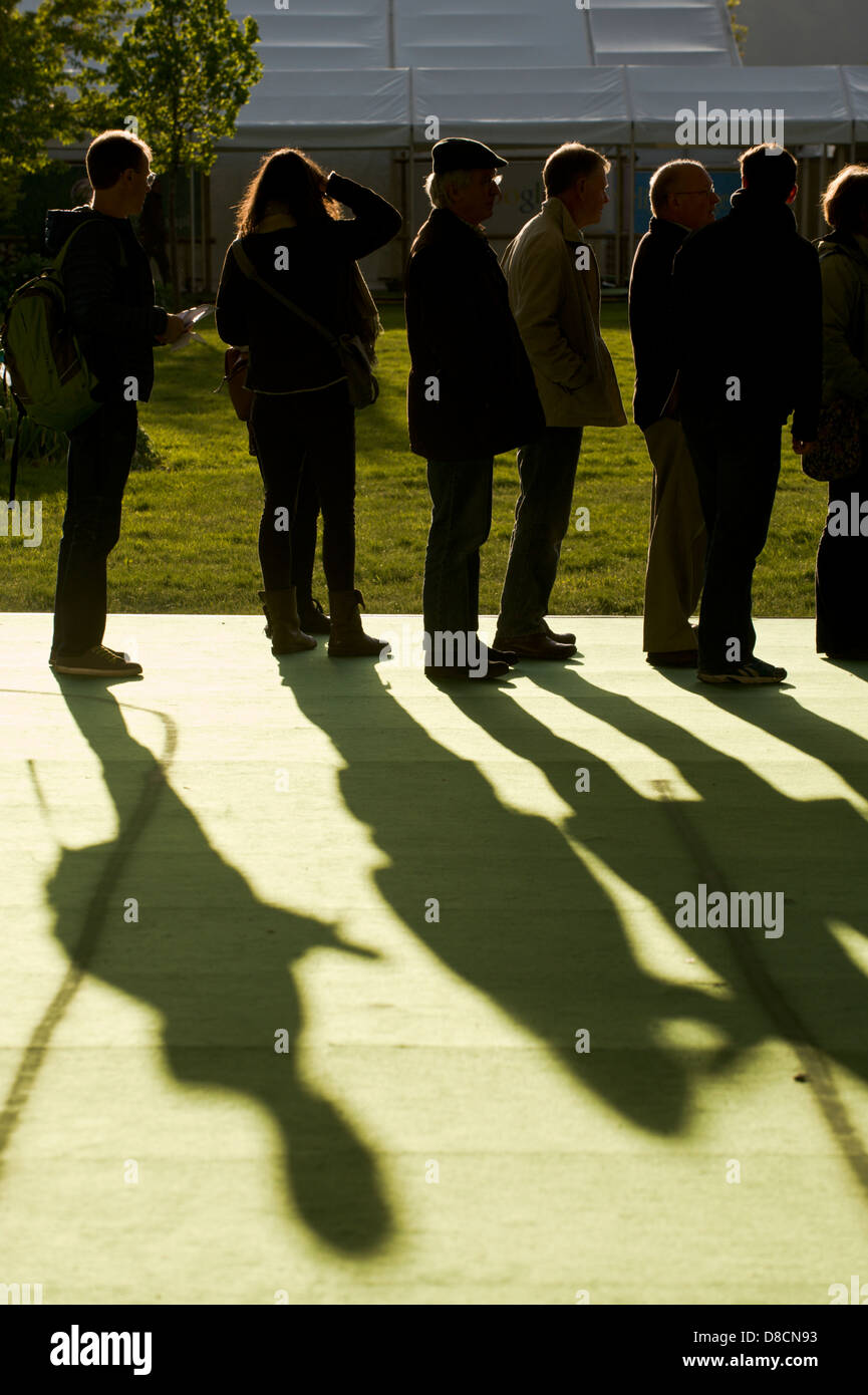 Shadows wait hi-res stock photography and images - Alamy