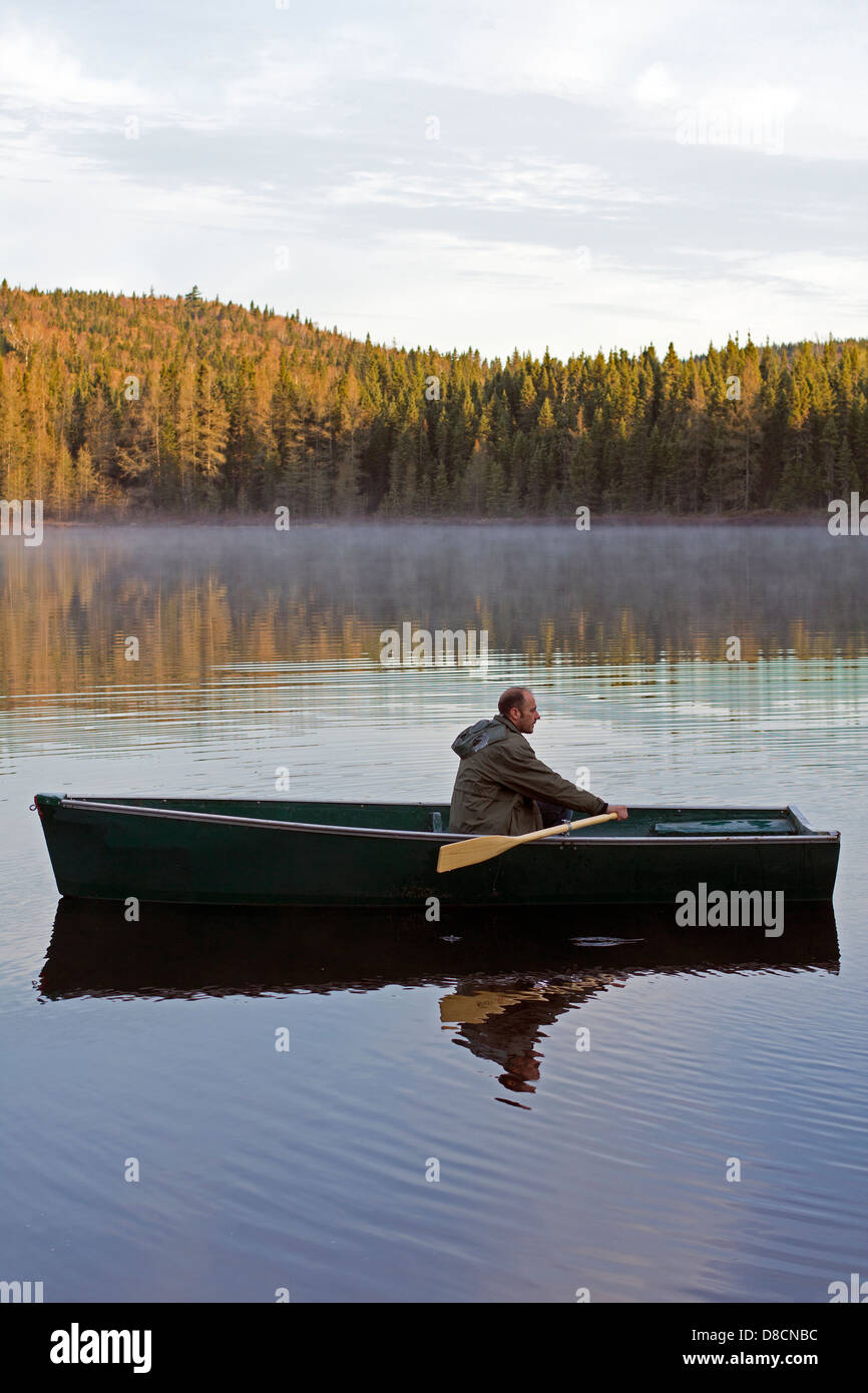 Rowing scene hi-res stock photography and images - Alamy