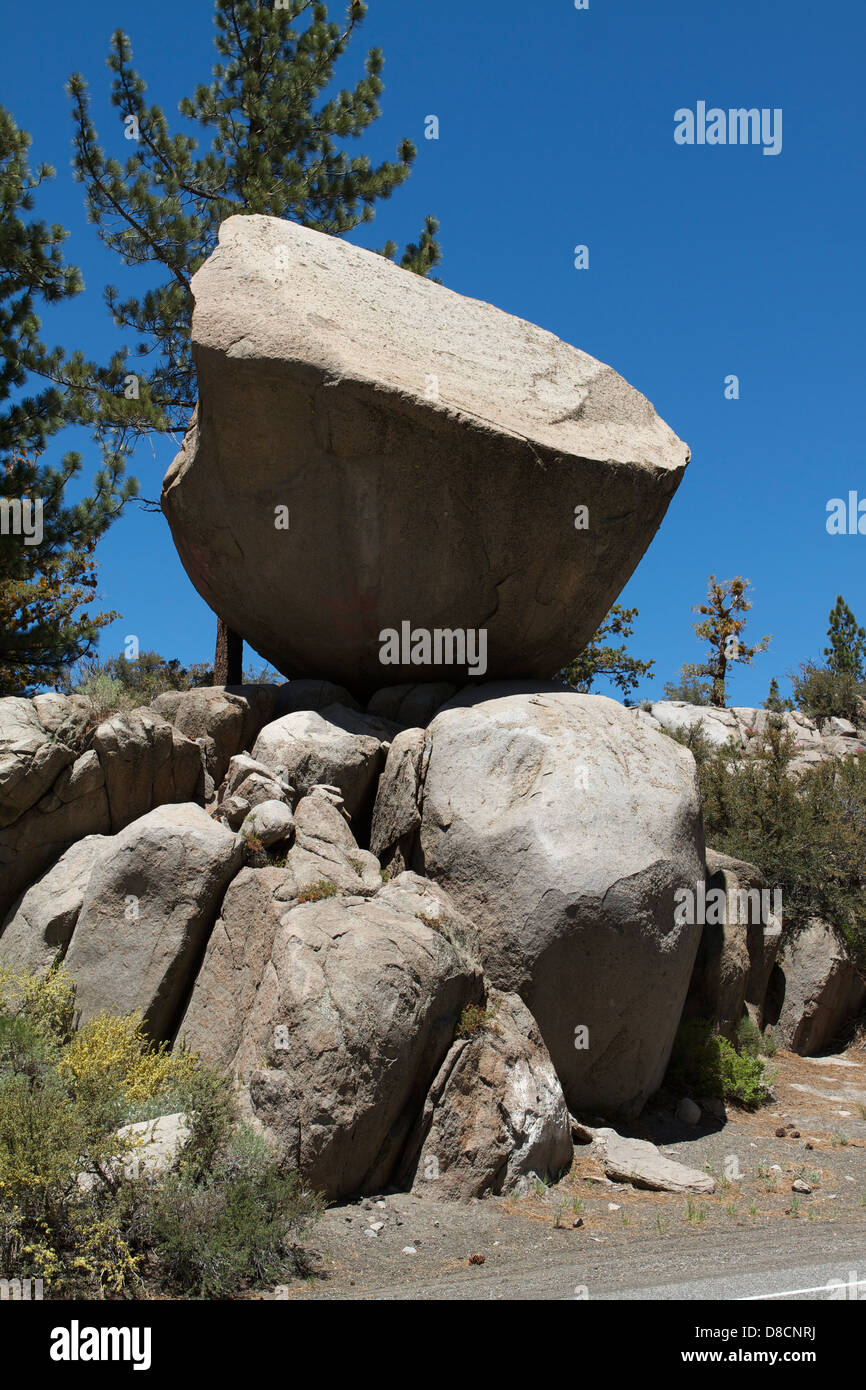 Perched boulder hi-res stock photography and images - Alamy