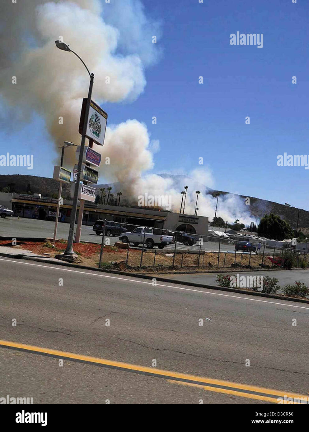 Large plume smoke rising hi-res stock photography and images - Alamy