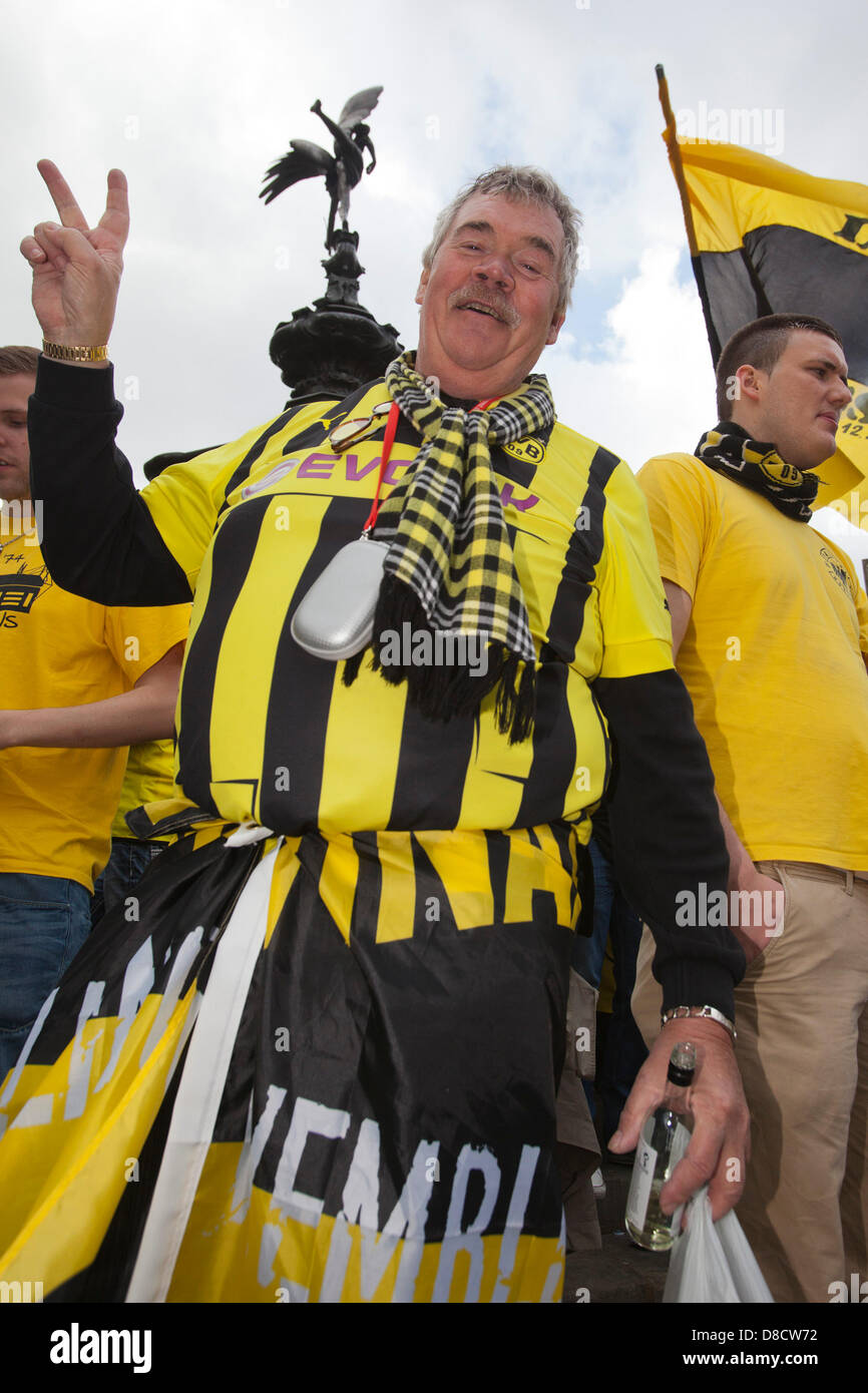 Fans of BVB Borussia Dortmund having a good time in Central London ...