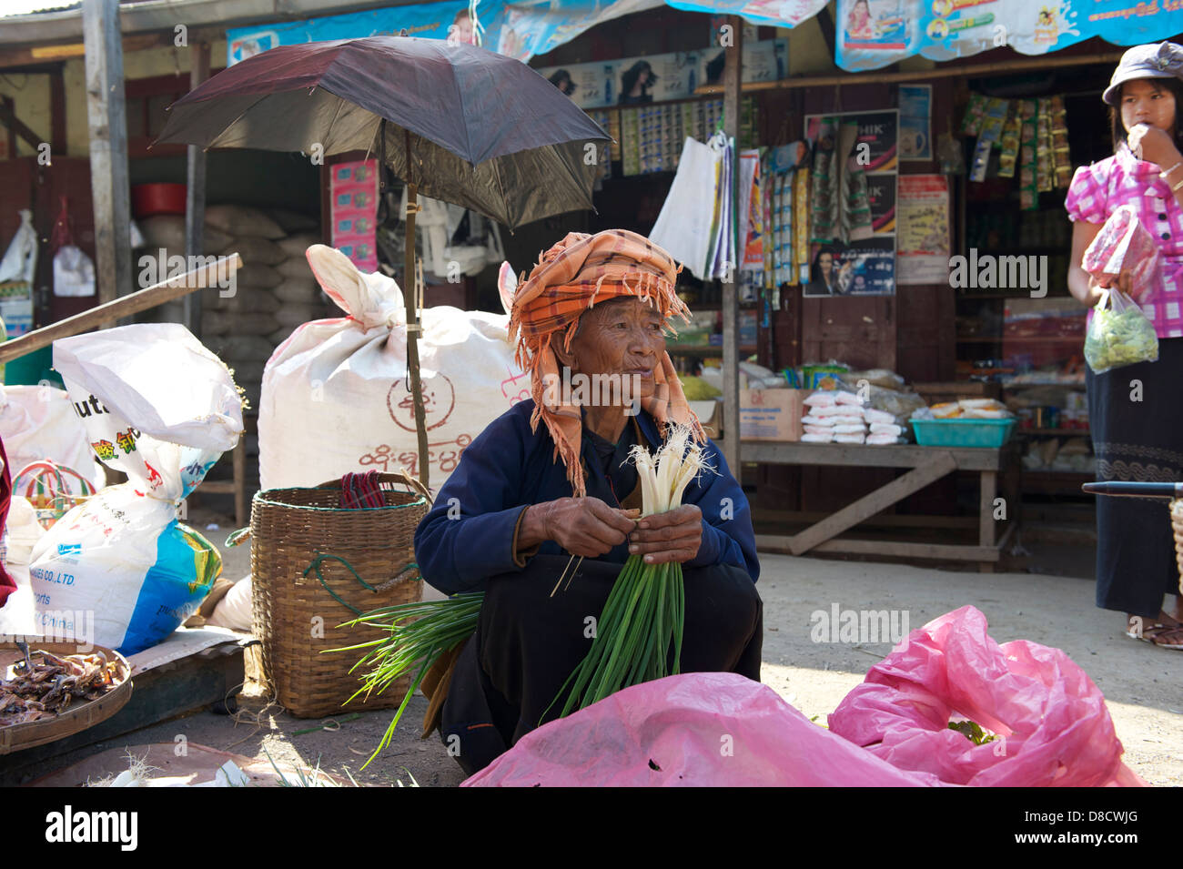 onion vendor at aungban market Shan State Stock Photo - Alamy