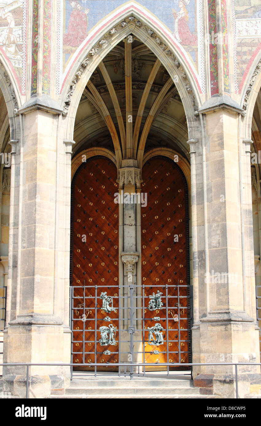 Gothic gate hi-res stock photography and images - Alamy