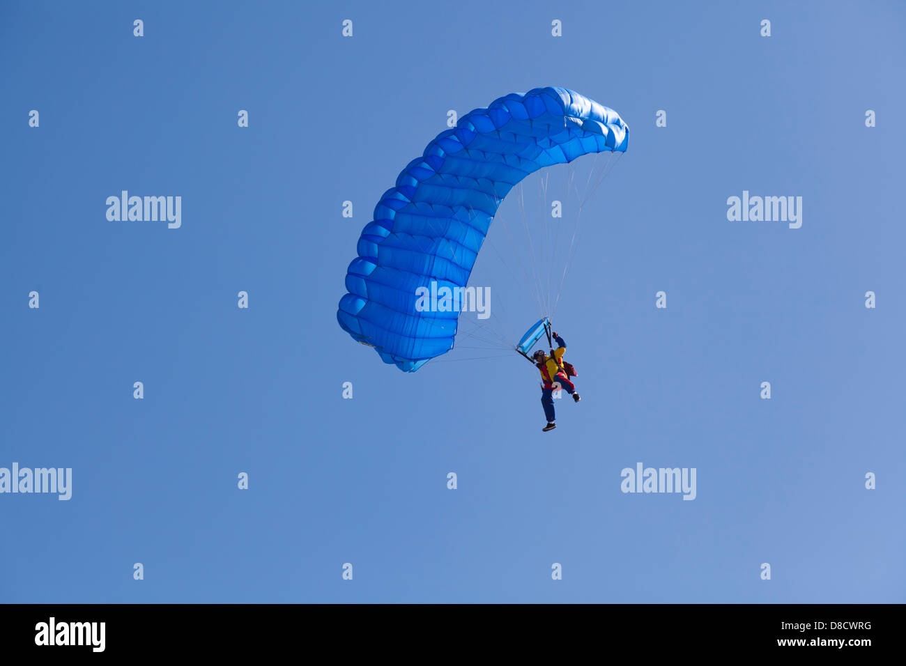 Parachute landing fall hi-res stock photography and images - Alamy