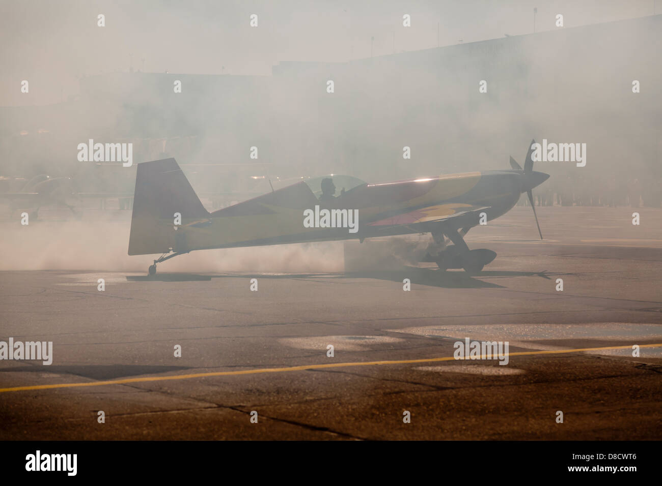airplane in smoke on the ground Stock Photo - Alamy