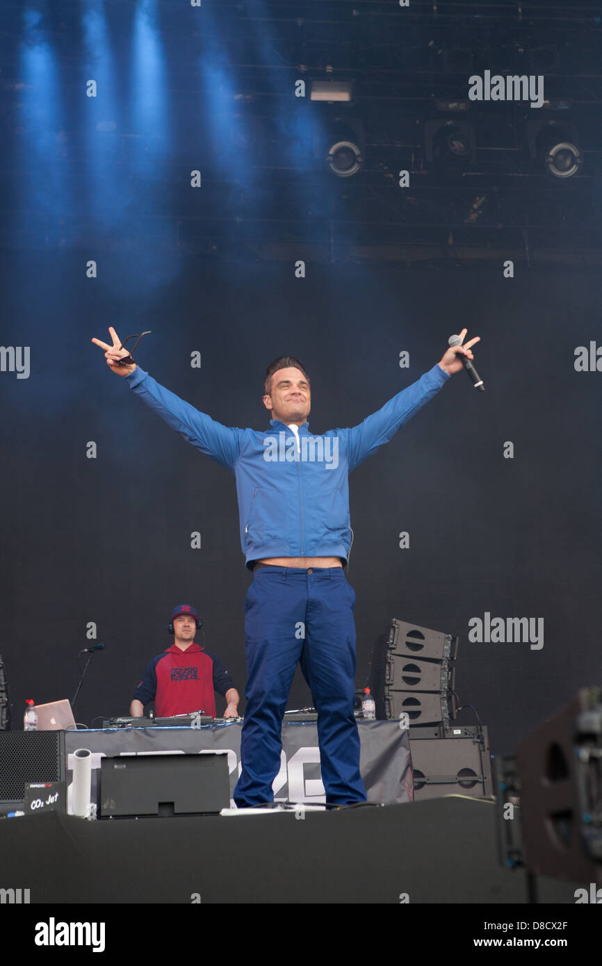 Robbie Williams on Stage Stock Photo - Alamy