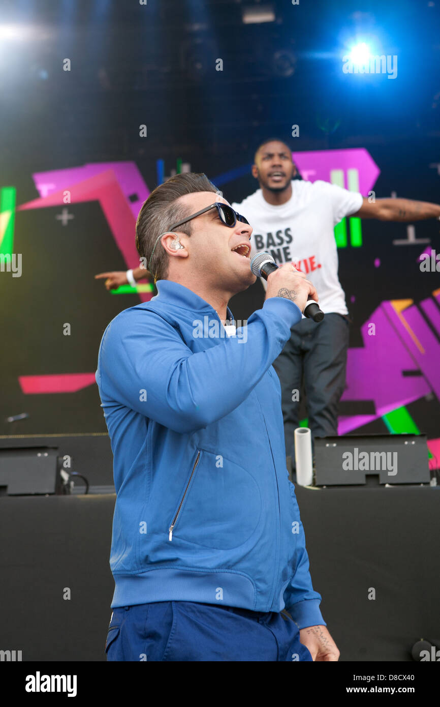 International singing sensation Robbie Williams joined rap star Dizzy ...