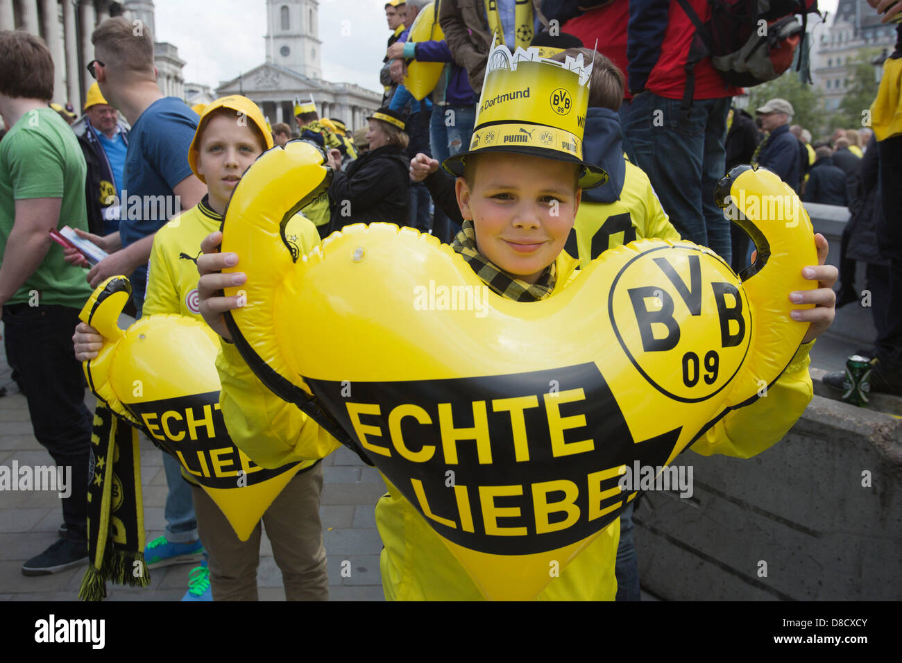 Fans of BVB Borussia Dortmund having a good time in Central London ...