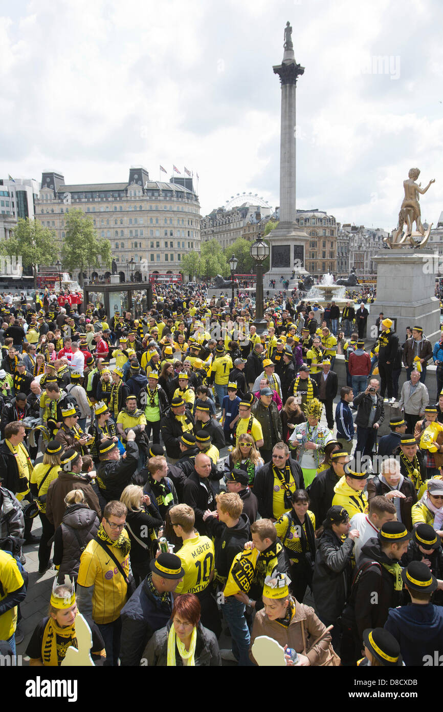 Fans of BVB Borussia Dortmund having a good time in Central London ...