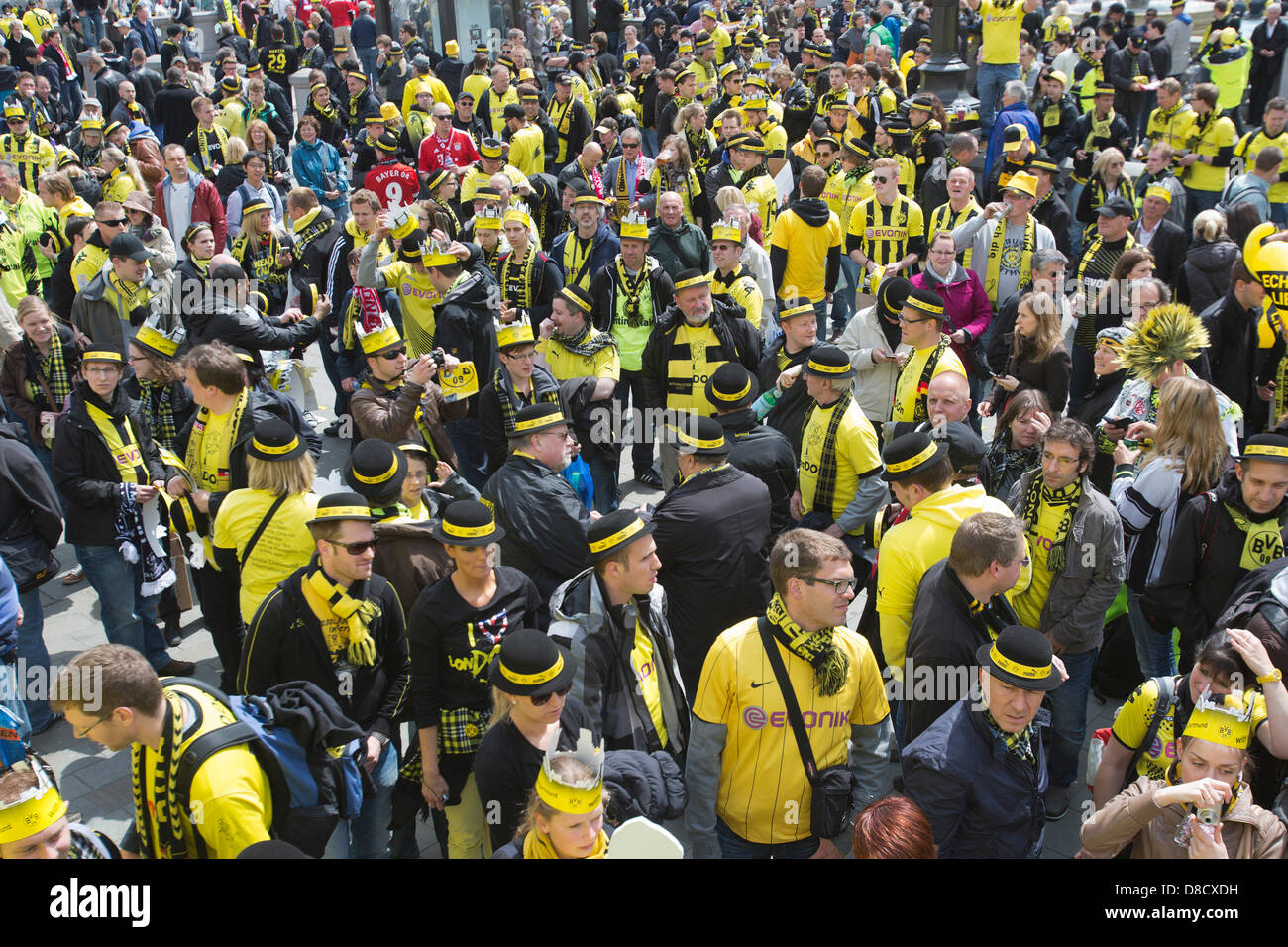 Fans of BVB Borussia Dortmund having a good time in Central London ...