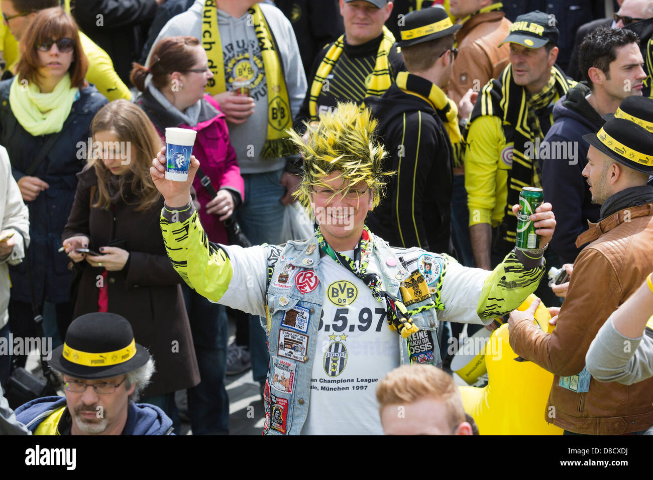 Fans of BVB Borussia Dortmund having a good time in Central London ...