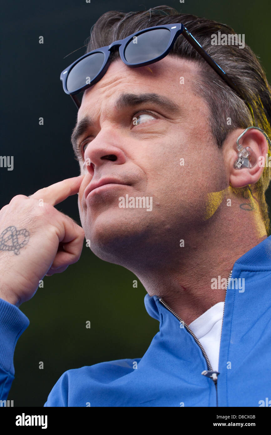 International singing sensation Robbie Williams joined rap star Dizzee ...