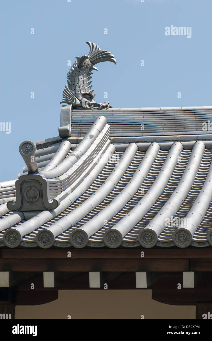 Traditional japanese ceramic roof tiles hi-res stock photography and ...
