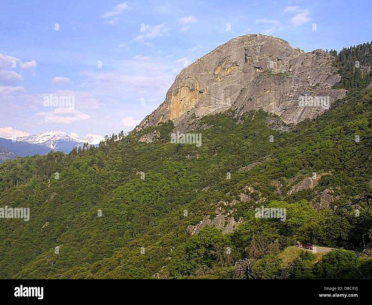Moro Rock in Sequoia National Park stands tall above the surrounding ...