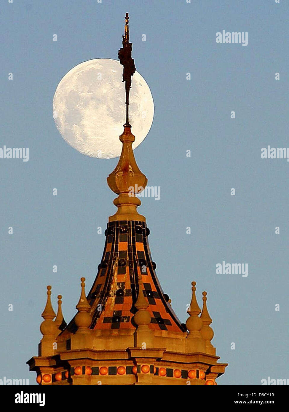 Gradual descent hi-res stock photography and images - Alamy