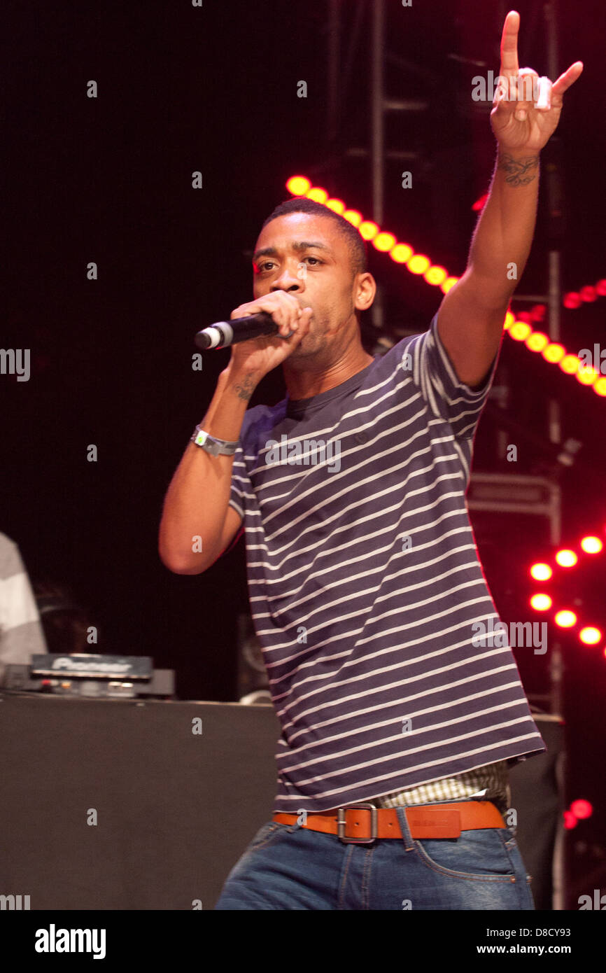 English rapper, MC, songwriter, record producer and recording artist ...