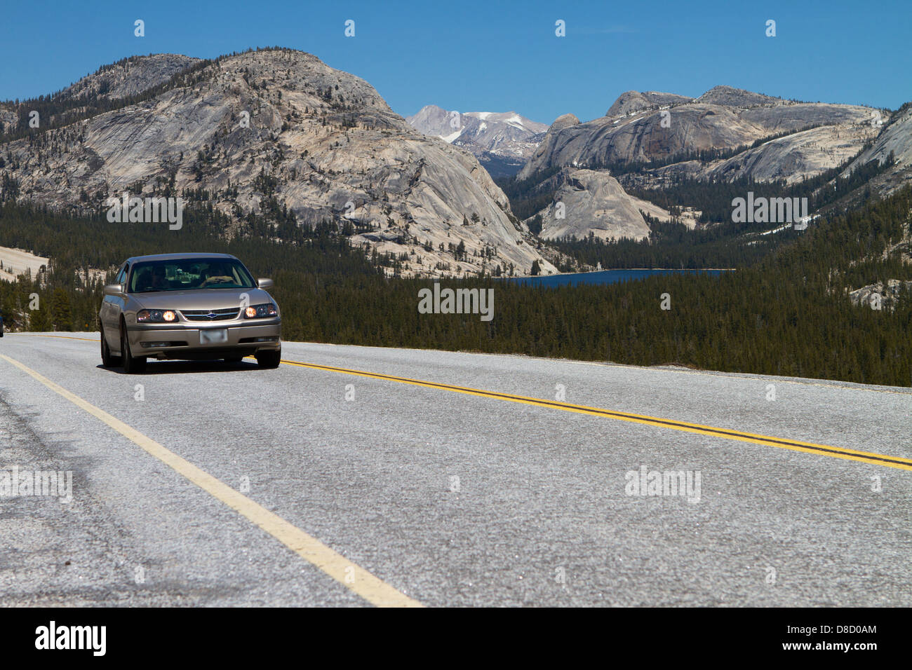 Traffic on the Tioga pass, Scenic US highway 120 at Olmsted point in ...