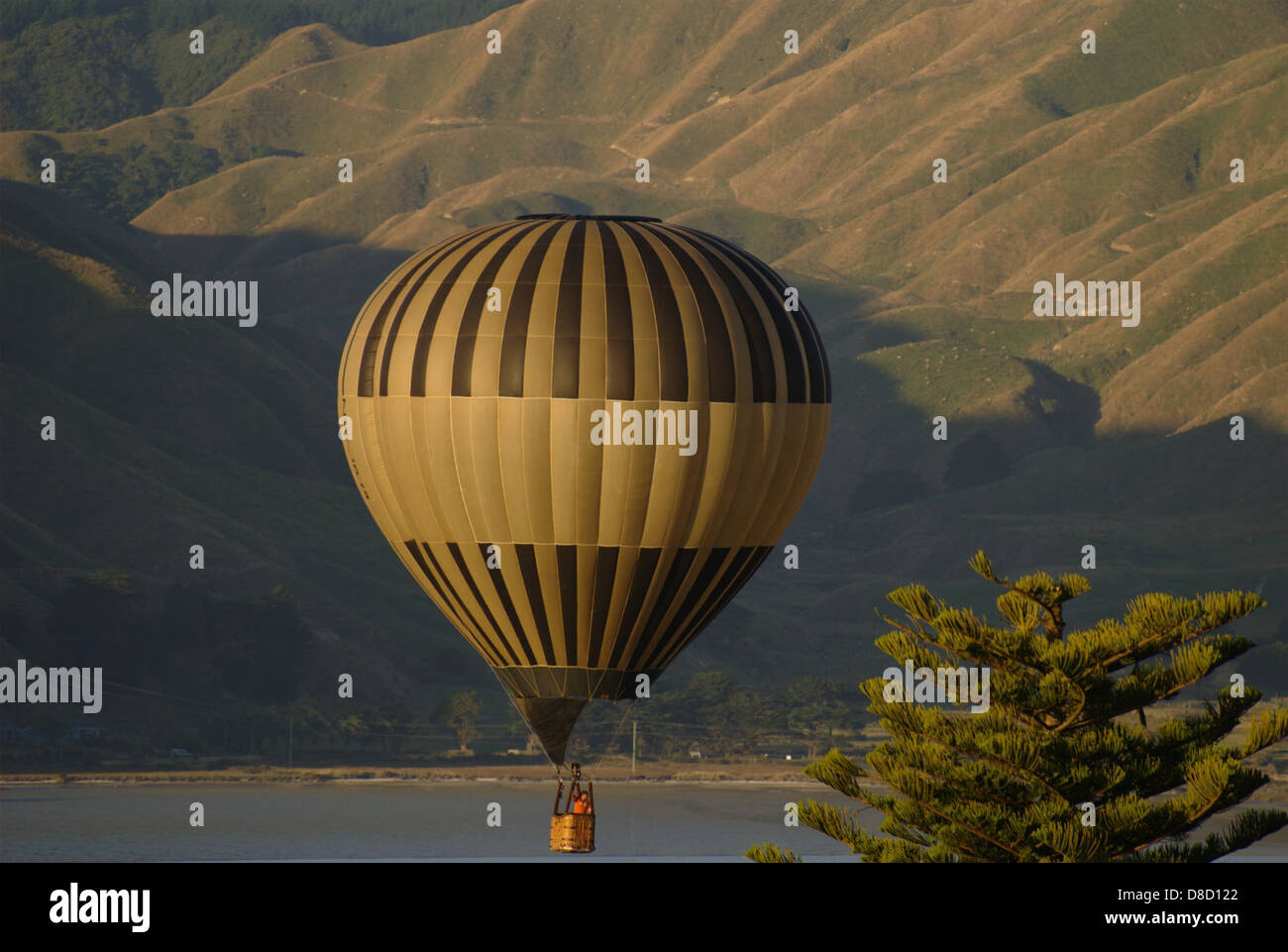Balloon contest hi-res stock photography and images - Alamy