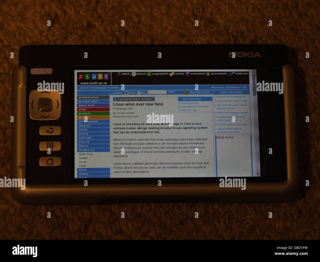 The image displays a Nokia 770 tablet with a Linux article on its ...