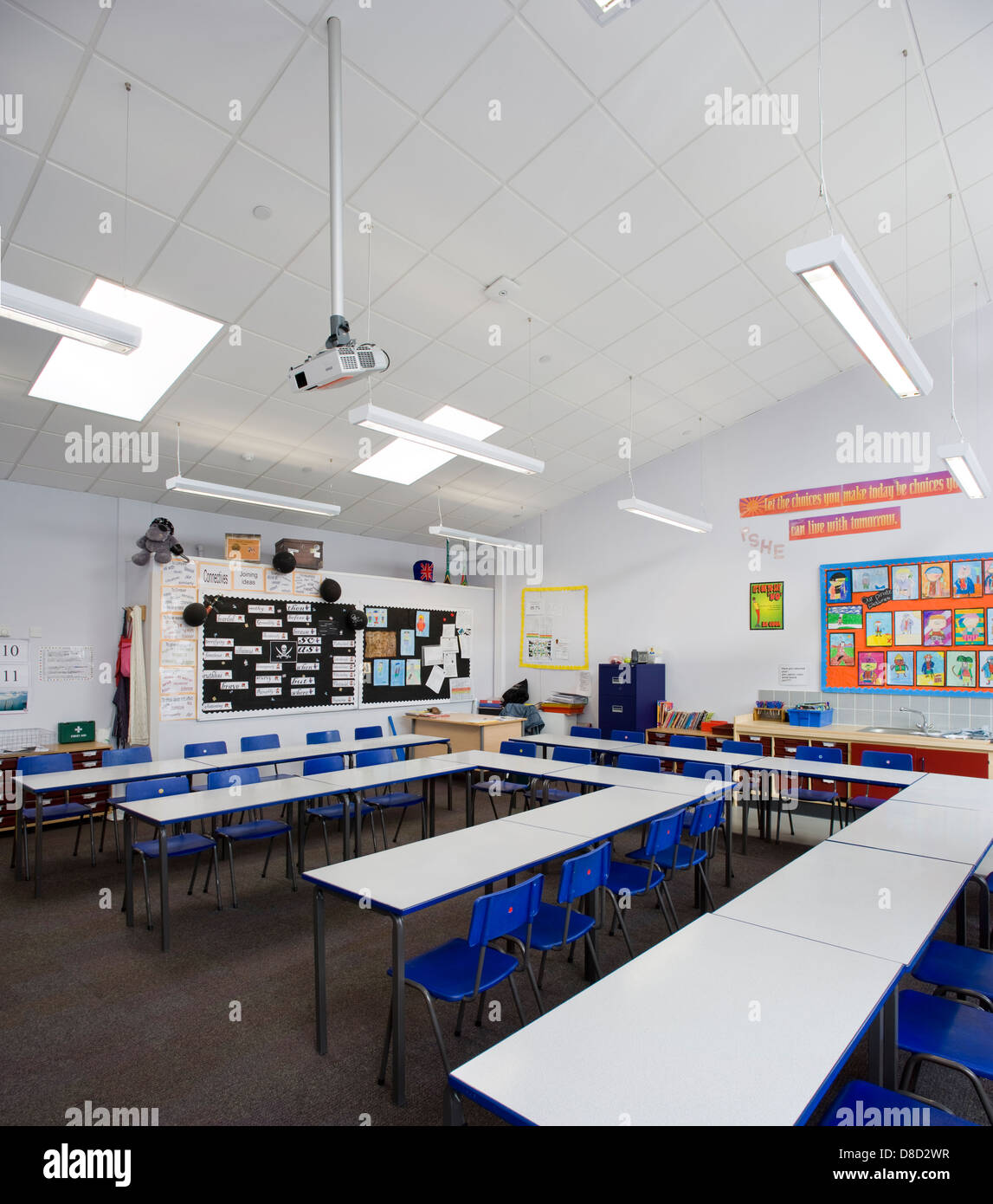 Primary school classroom uk hi-res stock photography and images - Alamy