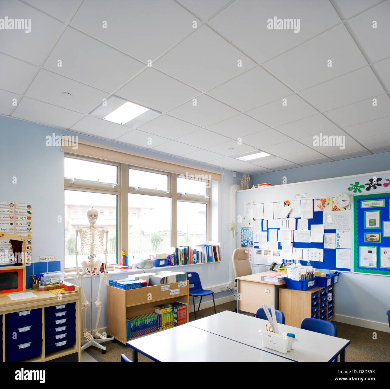 School classroom hi-res stock photography and images - Alamy